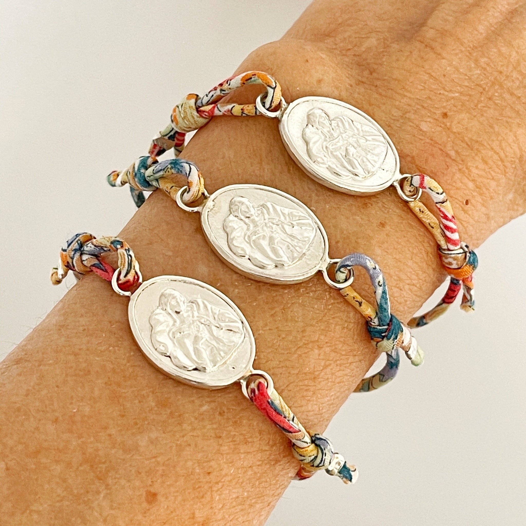 MARY UNDOER OF KNOTS MEDAL BRACELET WITH LIBERTY CORD